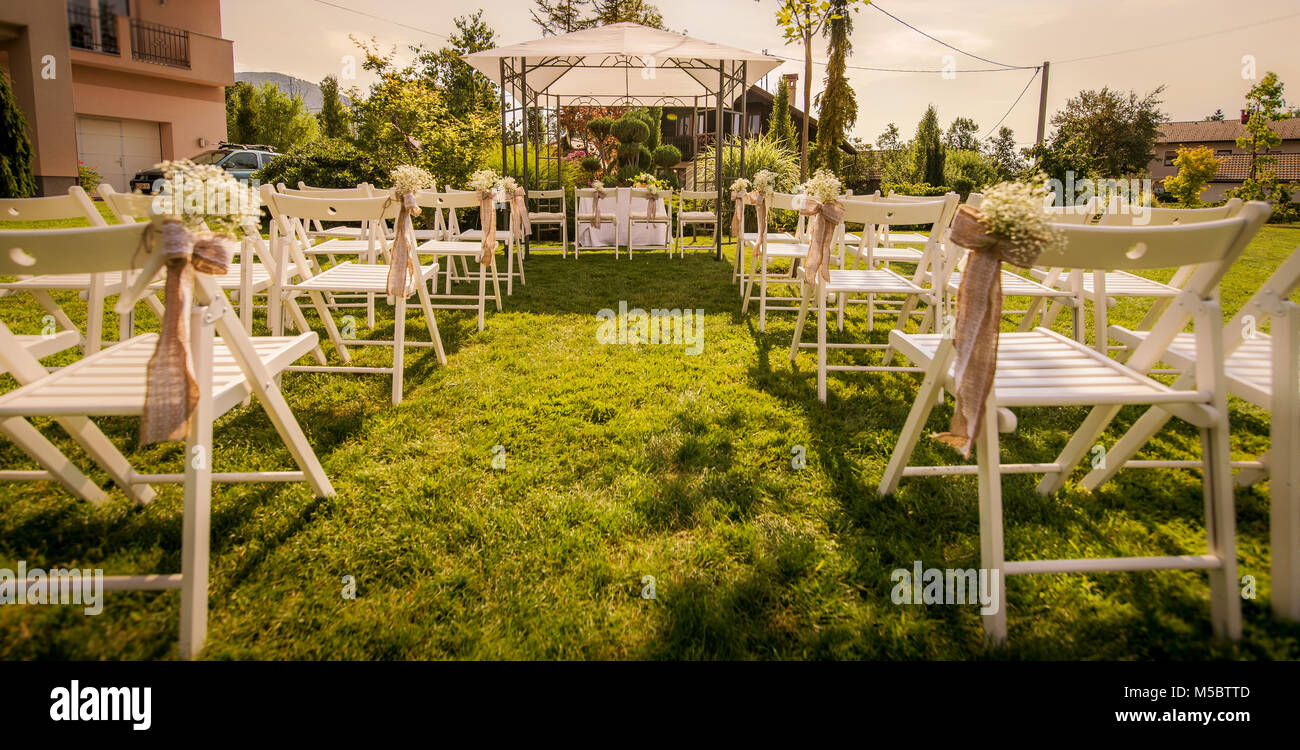 Outdoor setup for wedding reception Stock Photo - Alamy