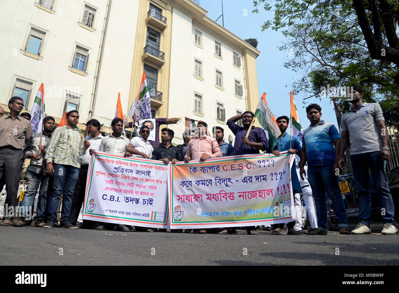Kolkata, India. 22nd Feb, 2018. Congress activist shout slogan against ...