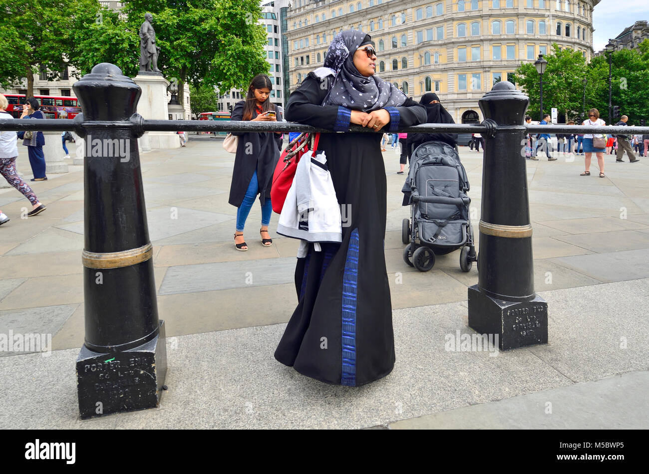 Muslim women in hijab hi-res stock photography and images - Alamy