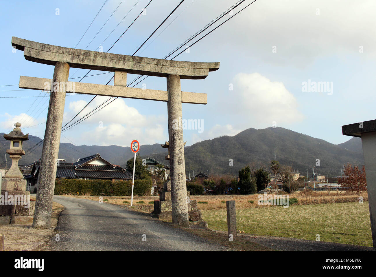 Translation: "The Shinto Gate called Torii" on the way to Japanese ...