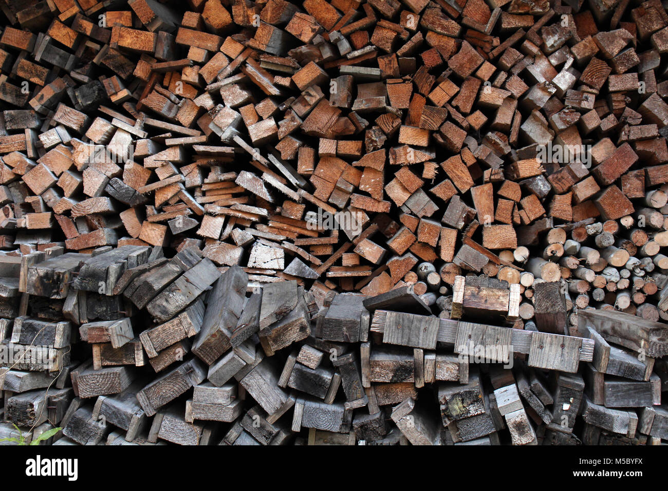 Wood log snow japan hi-res stock photography and images - Alamy