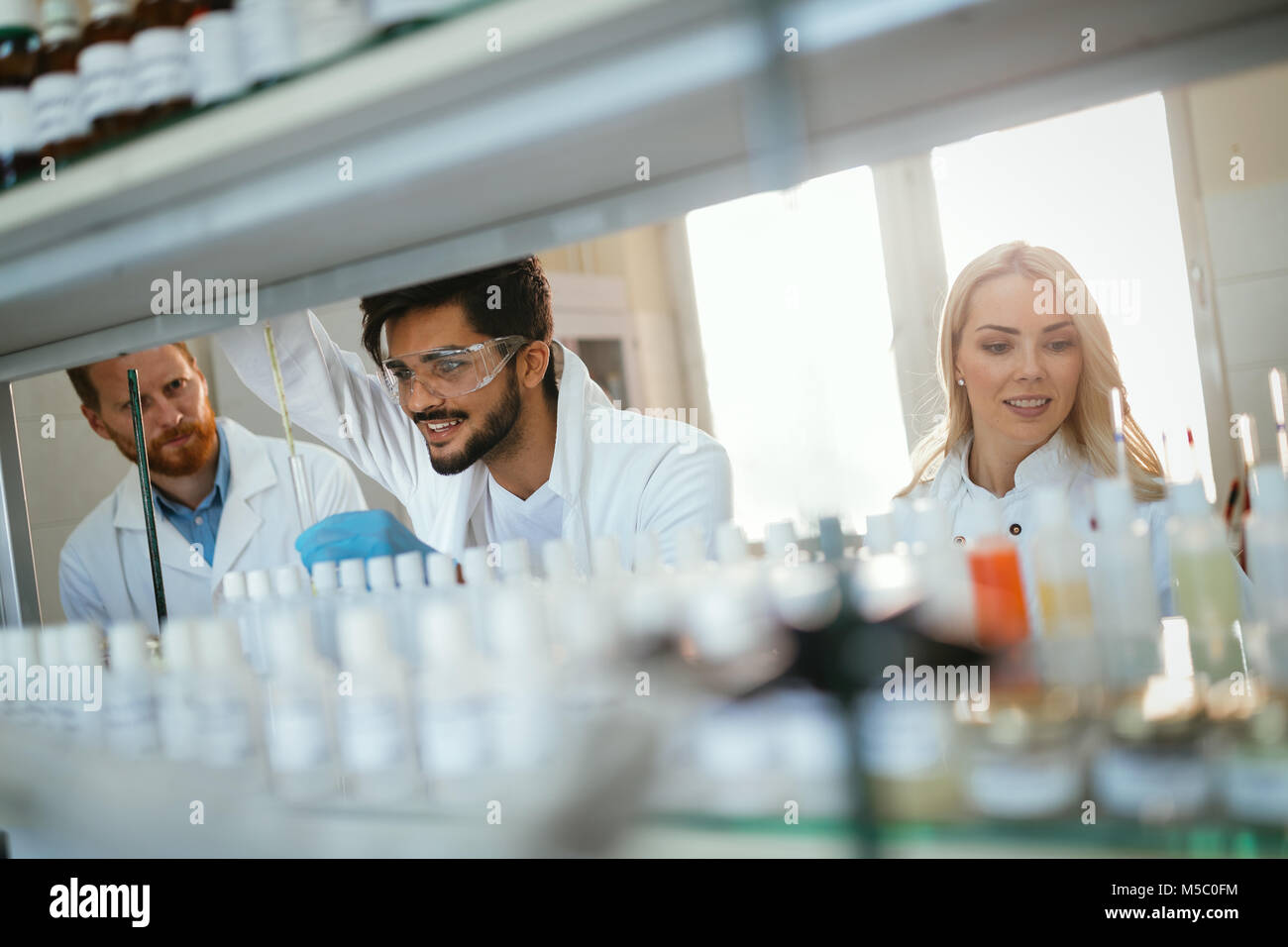 Group of chemistry students working in laboratory Stock Photo - Alamy
