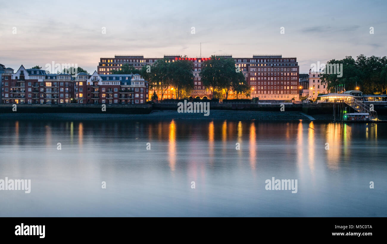 Dolphin square in pimlico hi-res stock photography and images - Alamy