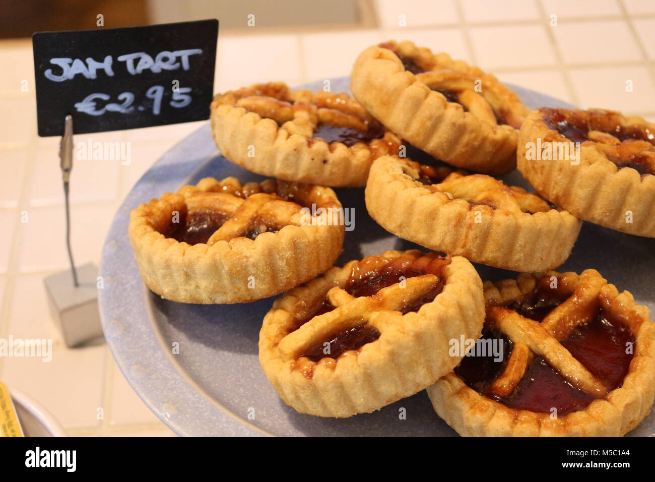 Crisp tarts hi-res stock photography and images - Alamy