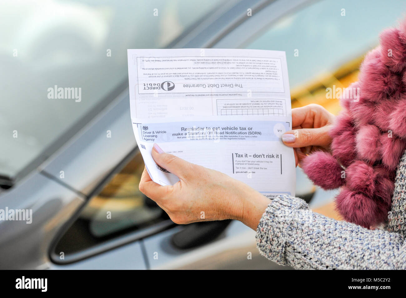 Renew dvla hi-res stock photography and images - Alamy