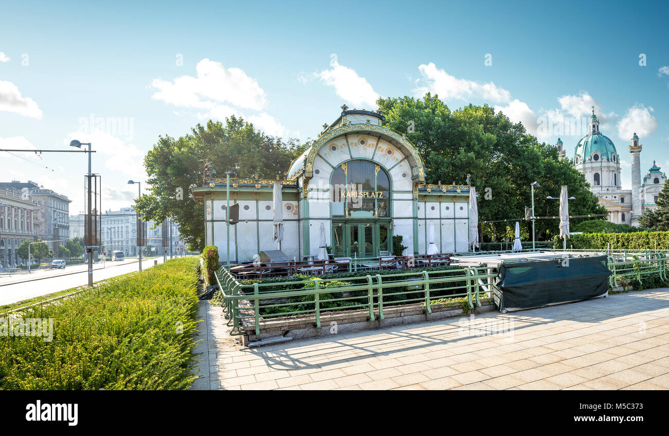 Square saint charles hi-res stock photography and images - Alamy