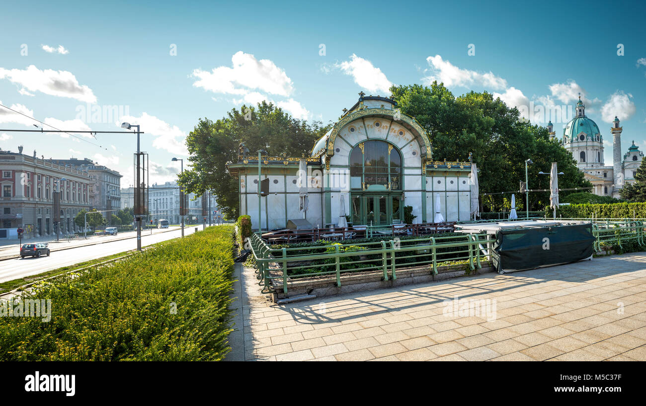 St charles square hi-res stock photography and images - Alamy