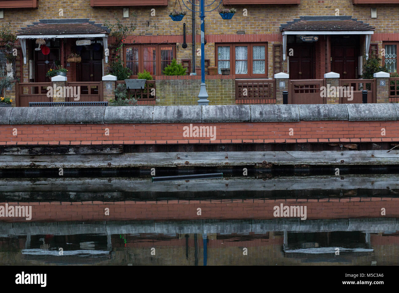 Canal side Houses Stock Photo - Alamy