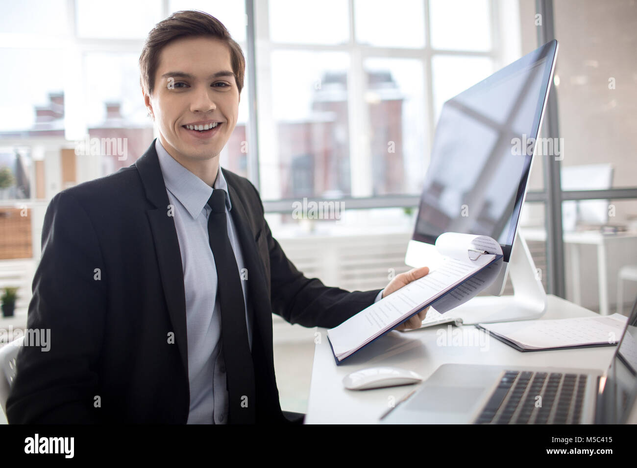 Successful agent hi-res stock photography and images - Alamy