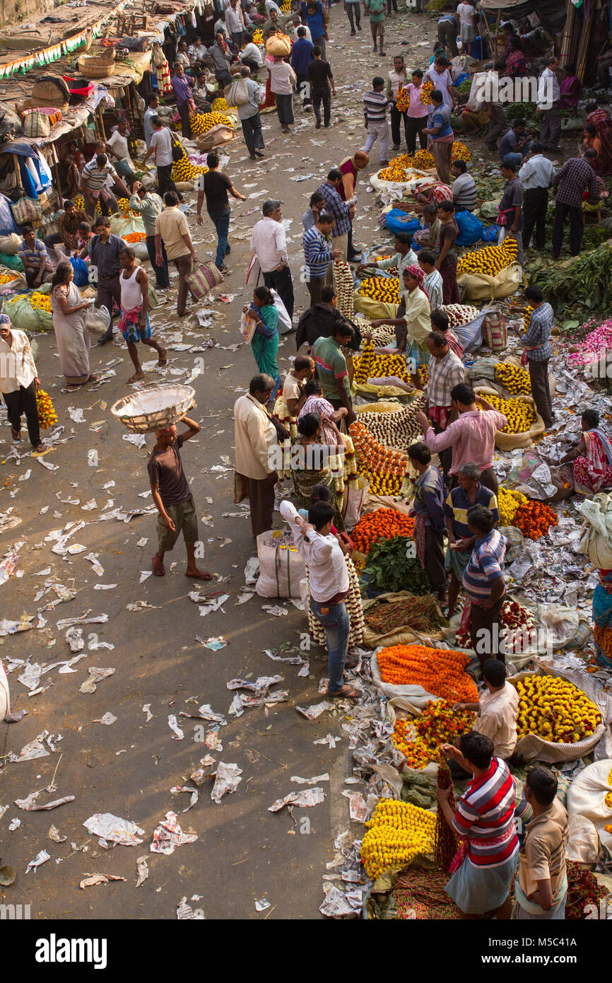 Flower selling market near Mullikghat of Howrah Bridge,Kolkata,West ...