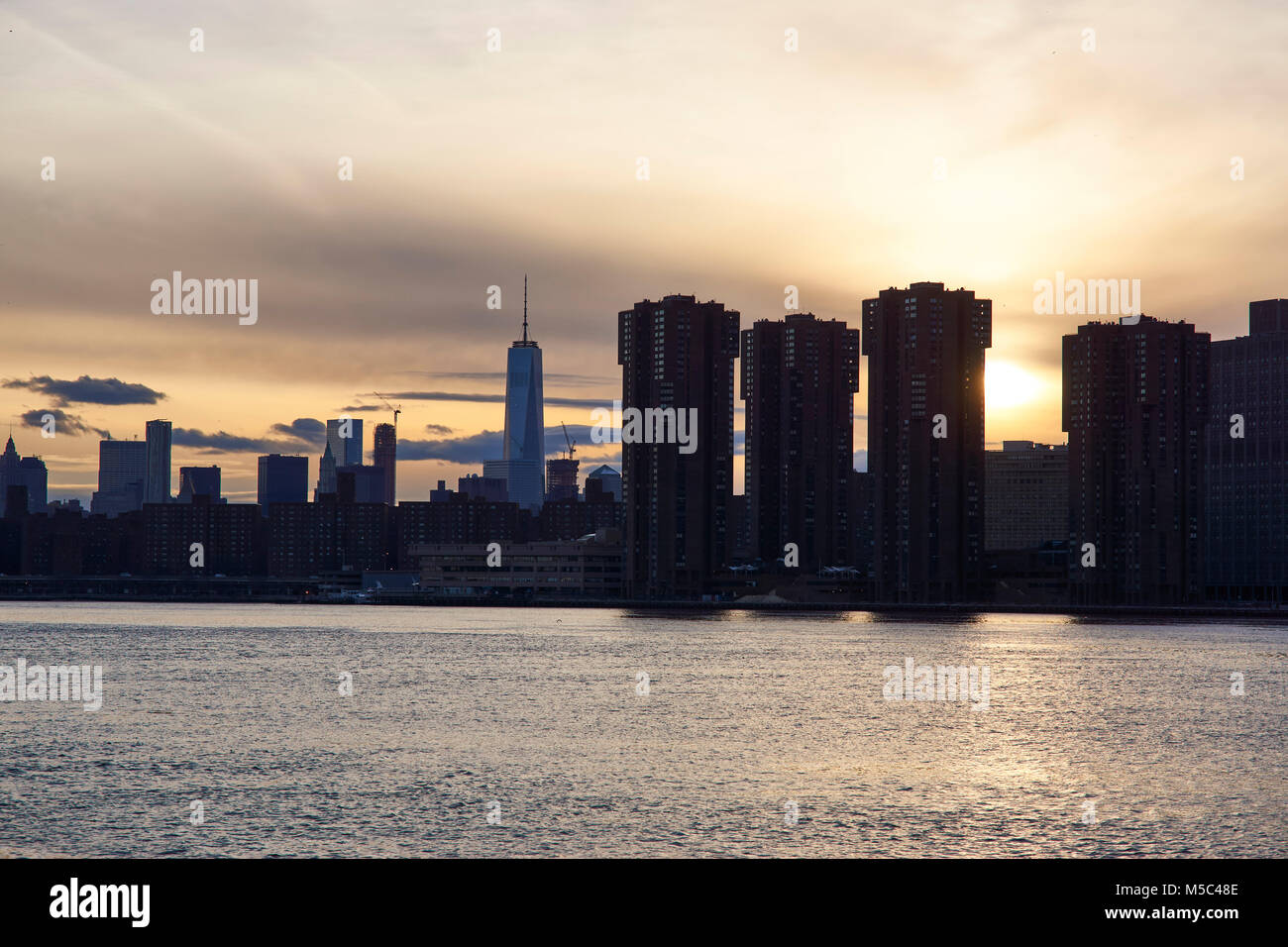 East River view at Manhattan lower east side Stock Photo - Alamy