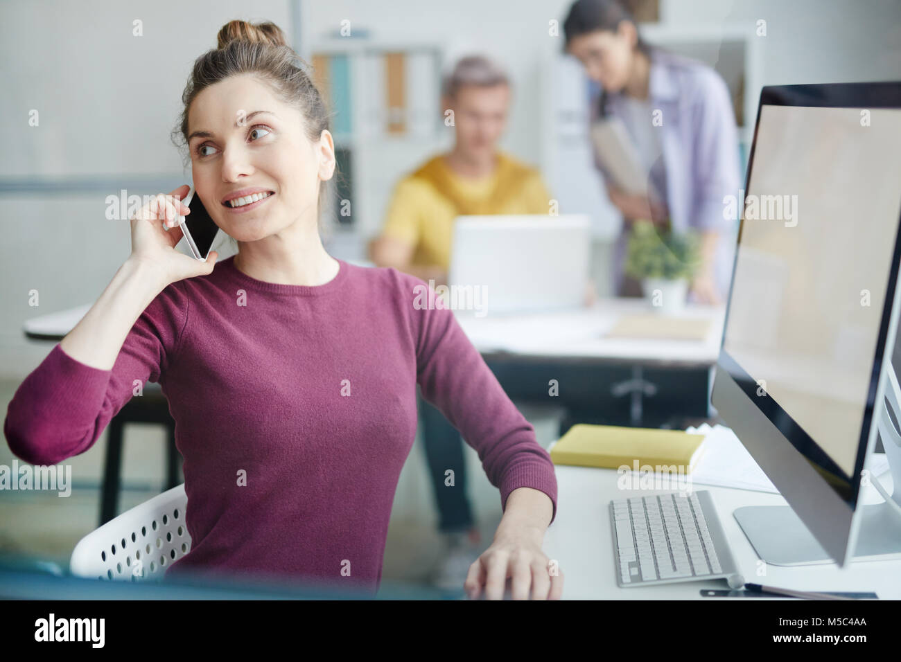 Talking by smartphone Stock Photo - Alamy