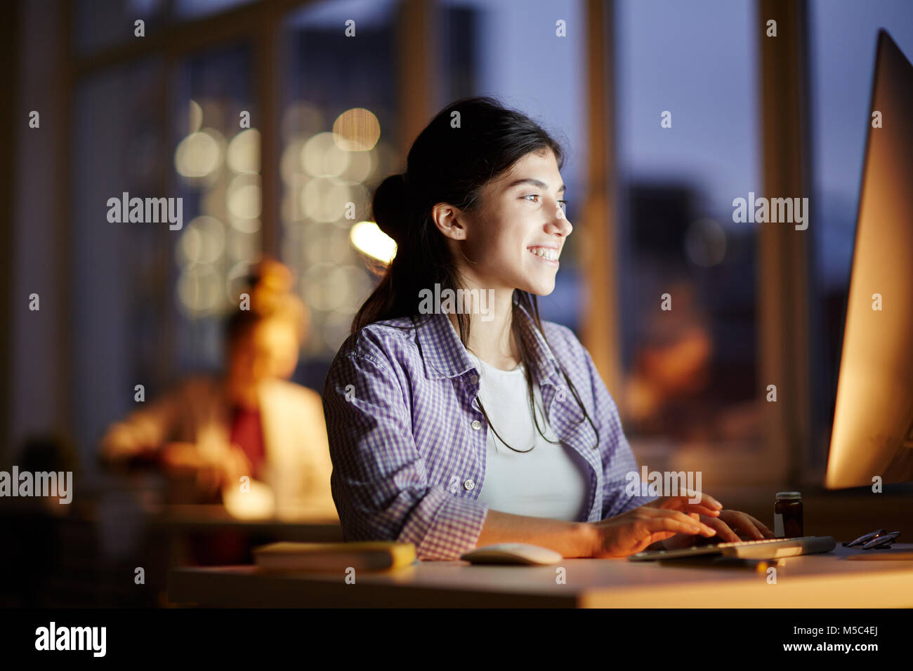 Night work in office Stock Photo - Alamy