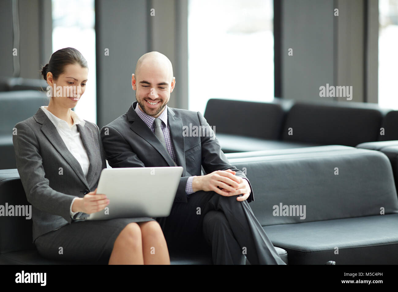 Agent analysts hi-res stock photography and images - Alamy