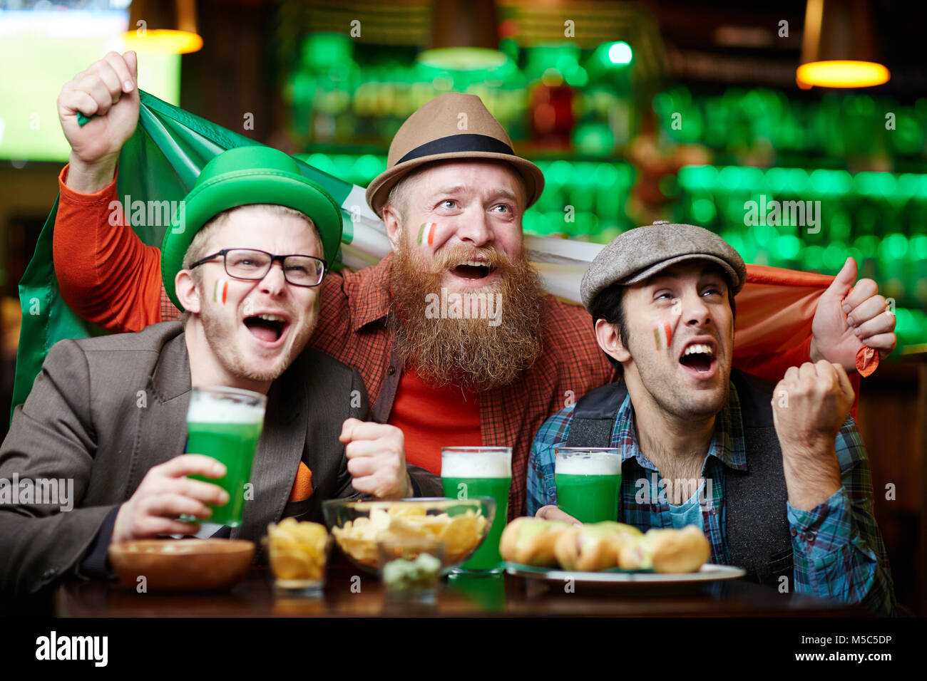 Excited fans hi-res stock photography and images - Alamy