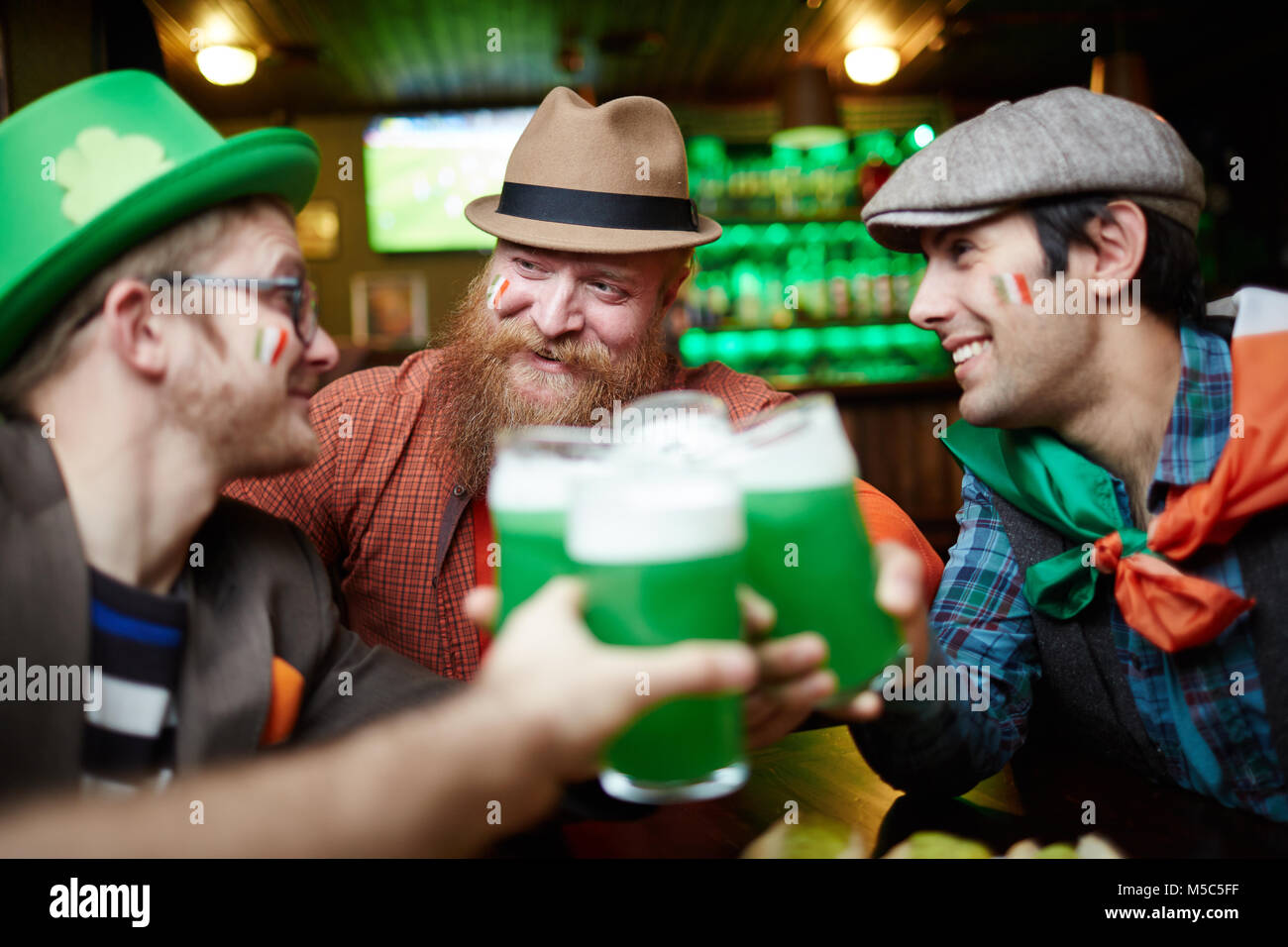 Men pint pub cheering hi-res stock photography and images - Alamy