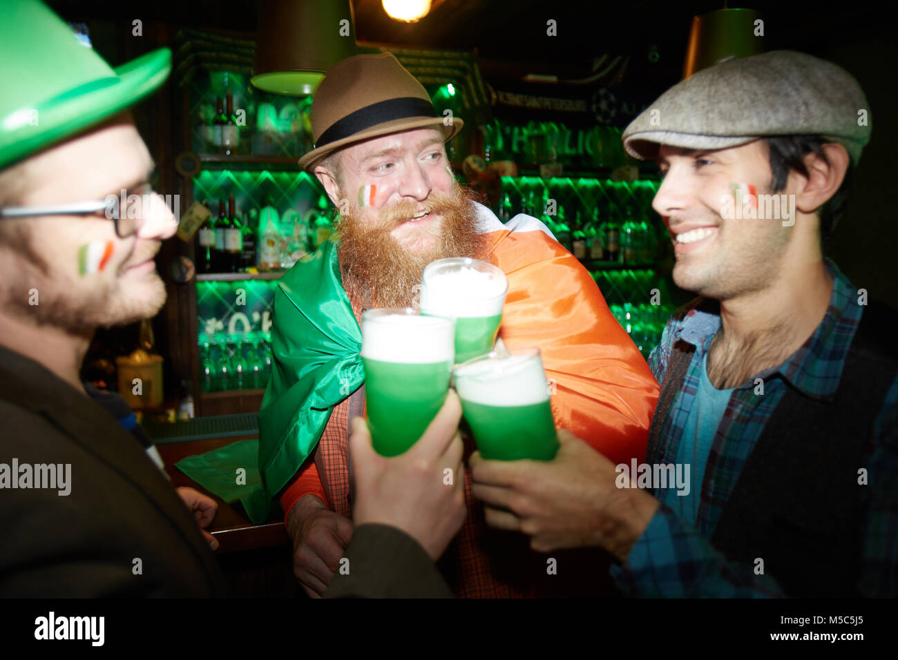 Pub festive occasion hi-res stock photography and images - Alamy