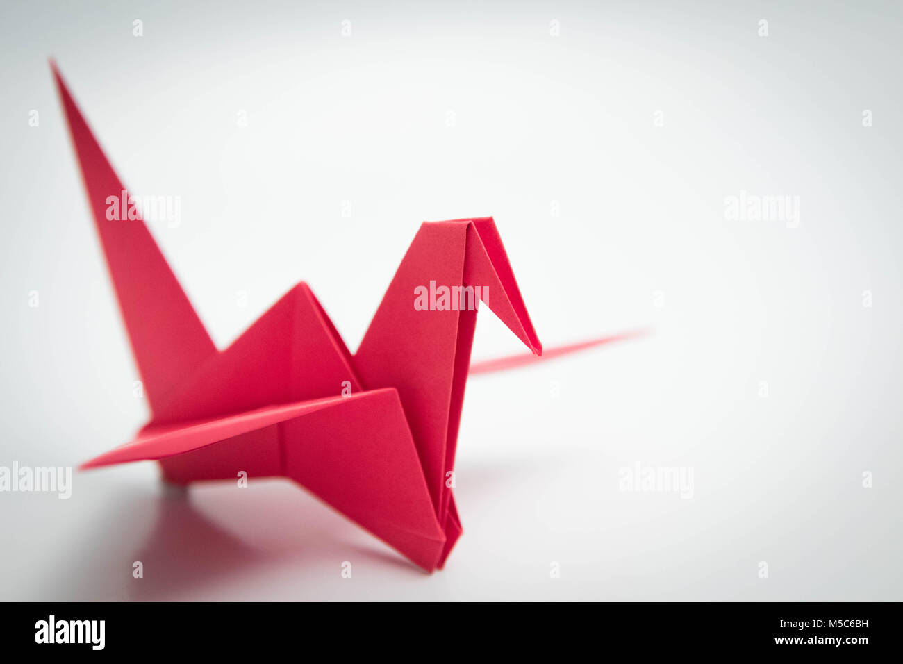 Red origami hi-res stock photography and images - Alamy