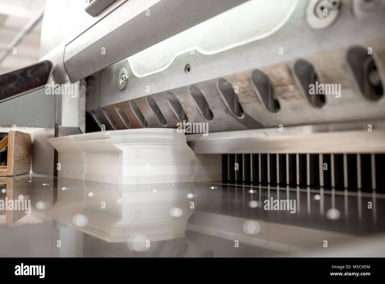 Paper cutting knife hi-res stock photography and images - Alamy