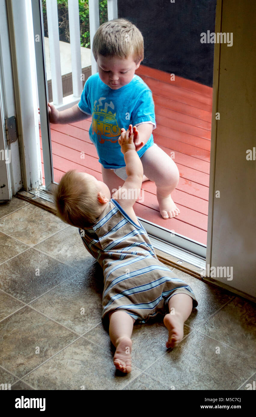 Child crawling door hi-res stock photography and images - Alamy