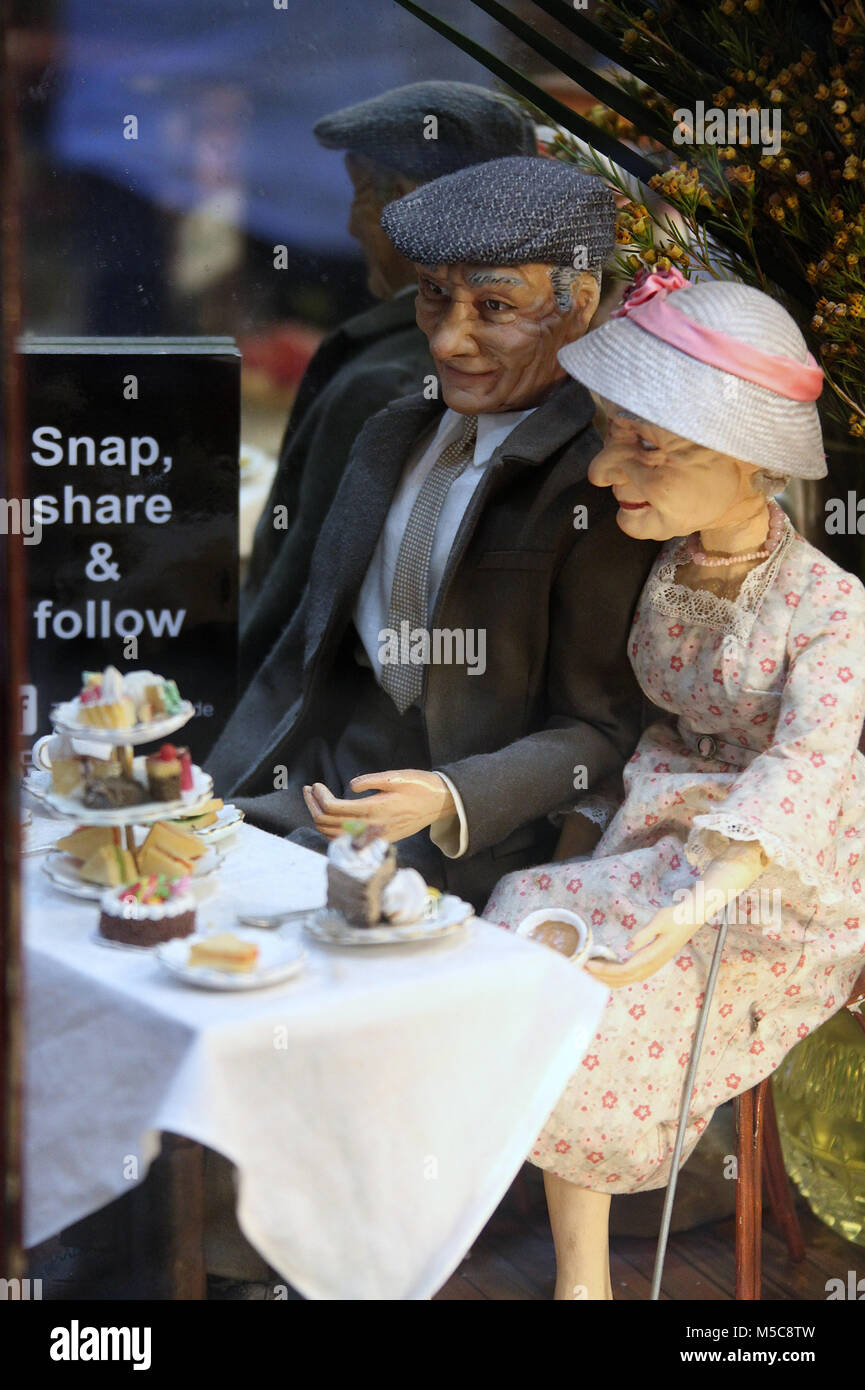 Window display at Hopetoun Tea Room in Melbourne Stock Photo - Alamy