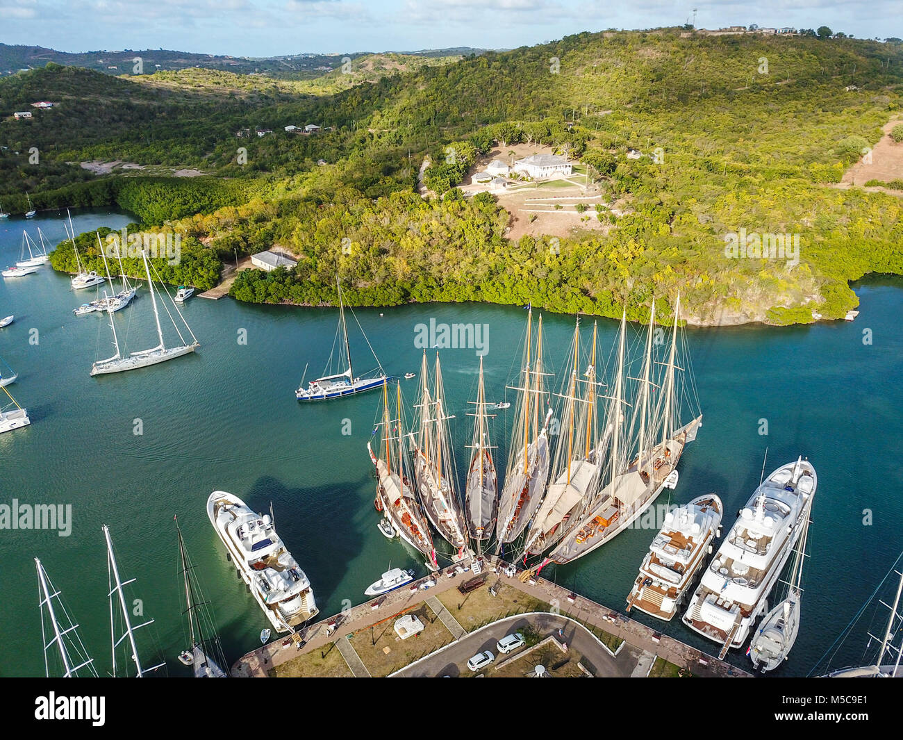 Yacht antigua caribbean hi-res stock photography and images - Alamy