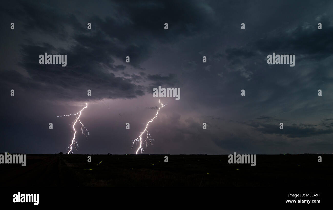 Thunderbolt storm hi-res stock photography and images - Alamy
