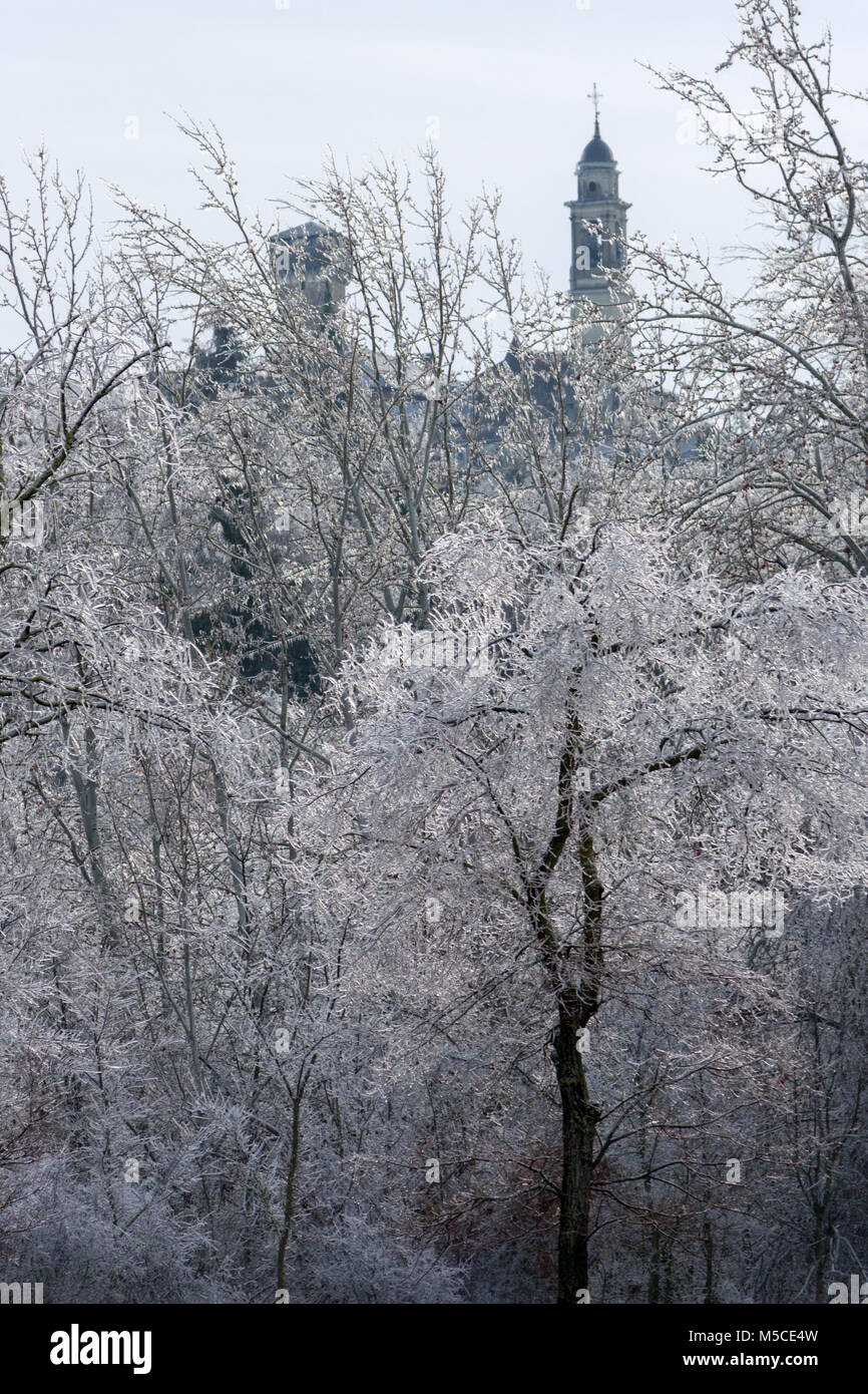 Rain accumulation hi-res stock photography and images - Alamy