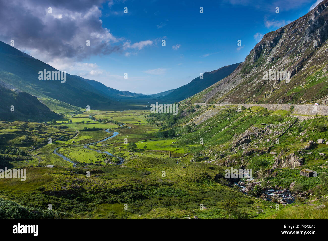 Ogwen valley hi-res stock photography and images - Alamy
