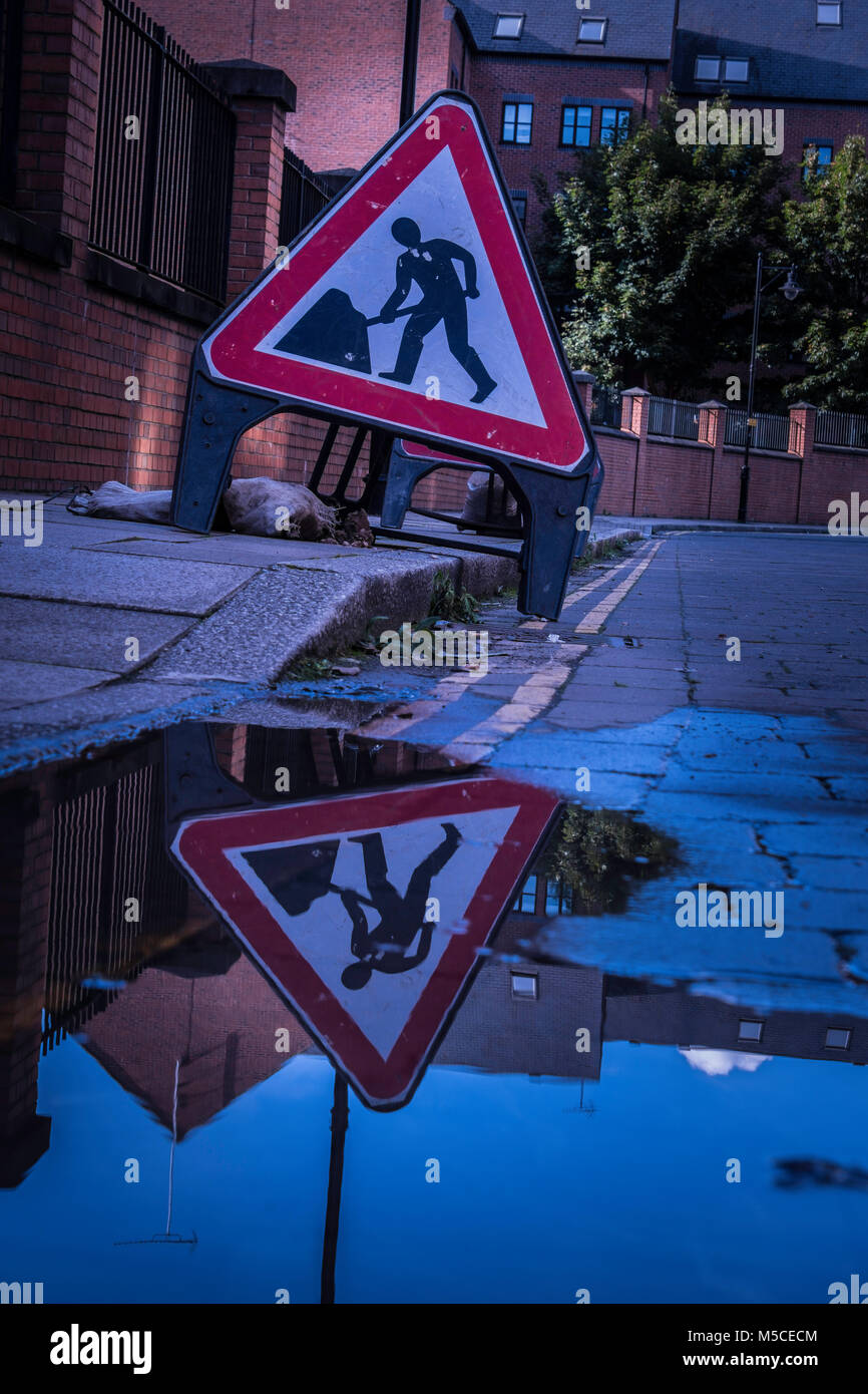 Kerb sign hi-res stock photography and images - Alamy