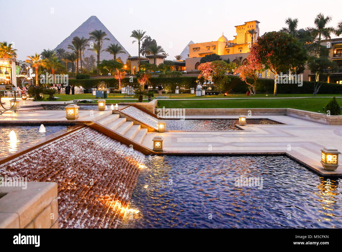 Mena house pyramid hi-res stock photography and images - Alamy