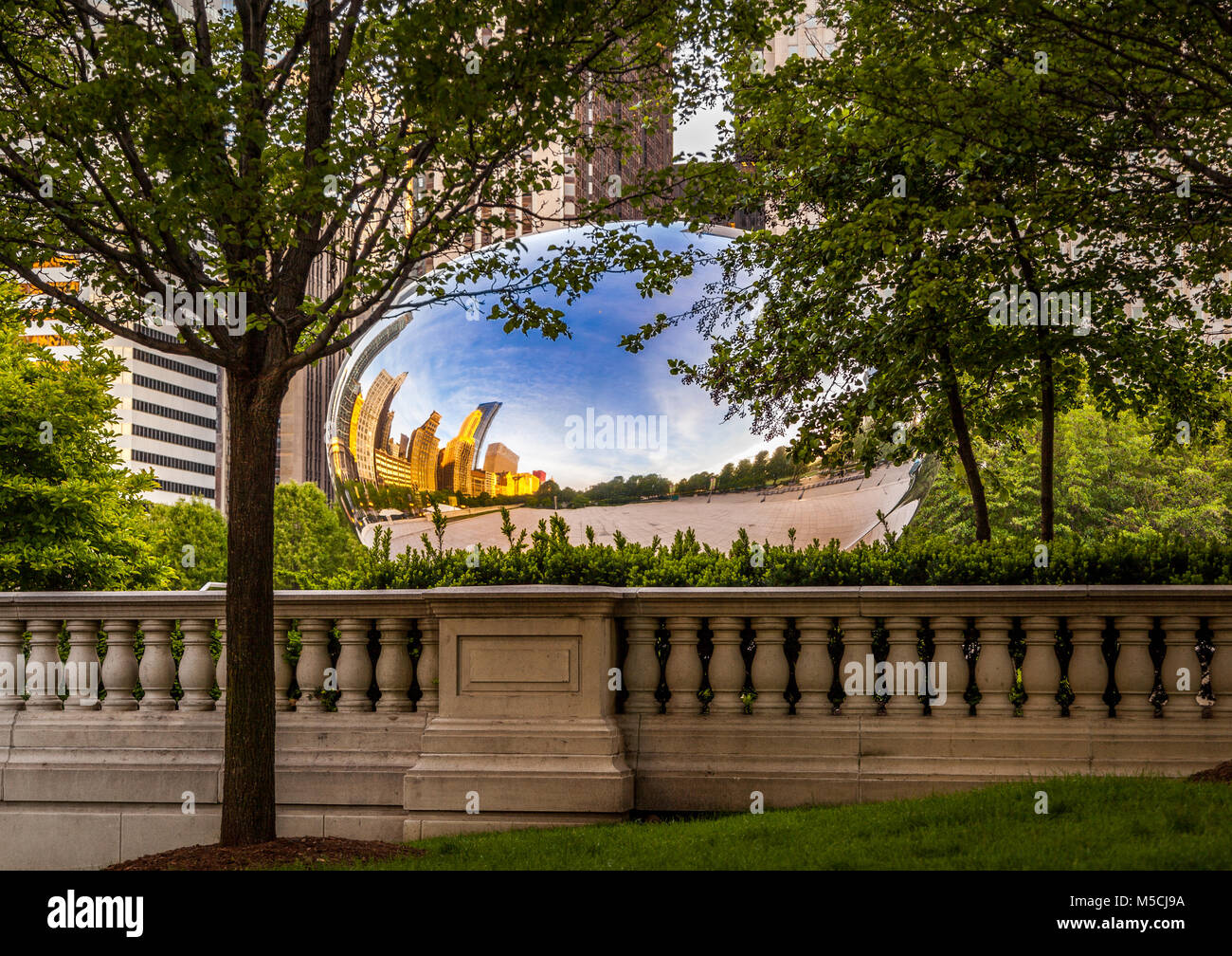 Chicago millenium park art hi-res stock photography and images - Alamy