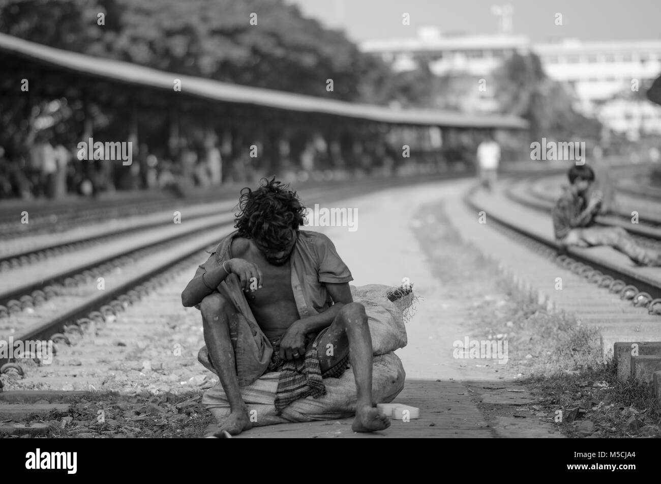 garbage collector at Dhaka railway track Stock Photo - Alamy