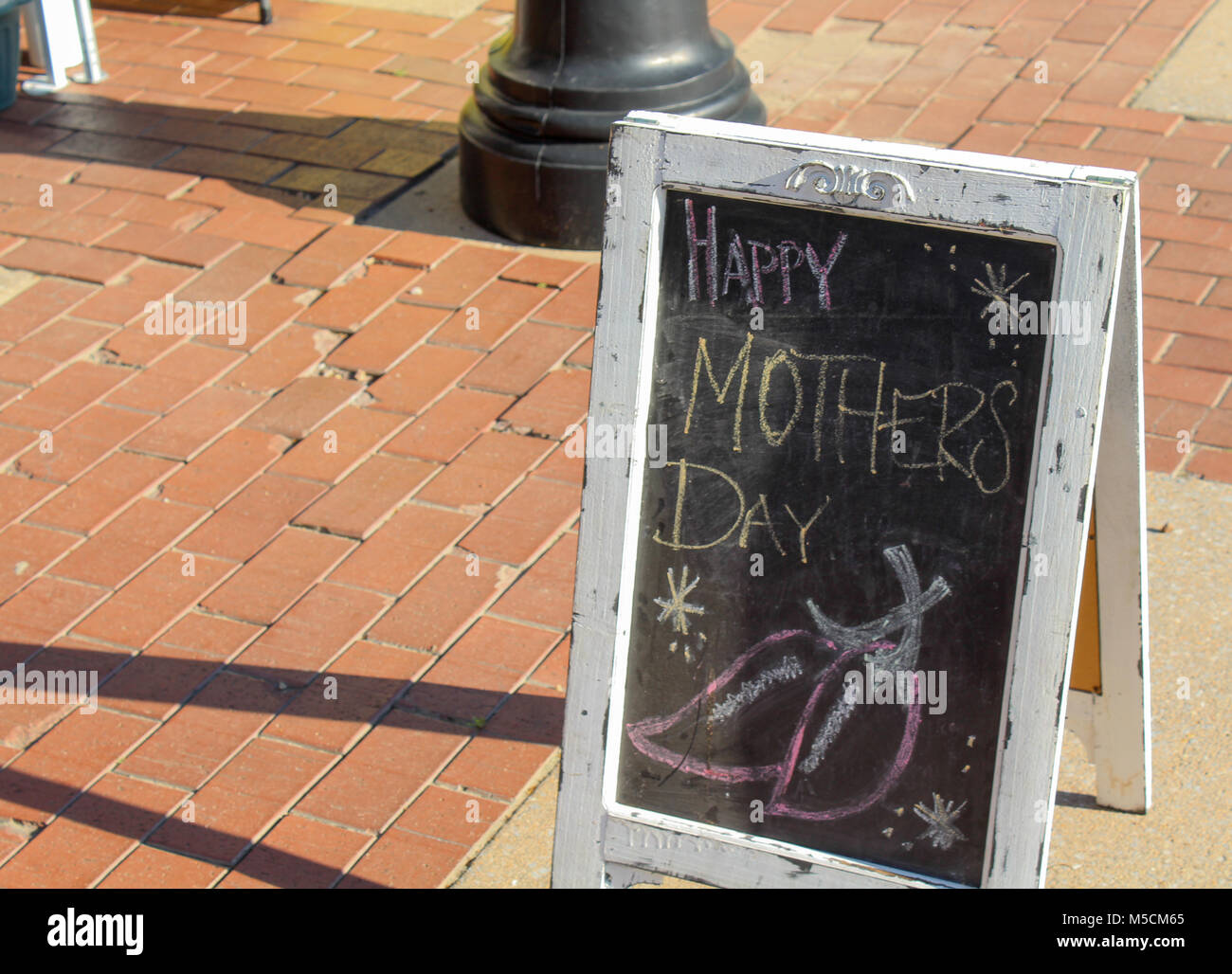 Happy mothers day sign chalk hi-res stock photography and images - Alamy