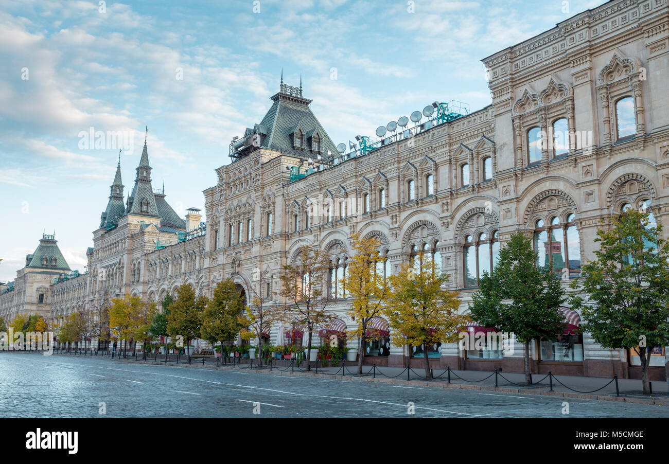 Shopping center on Red Square in Moscow, Russia Stock Photo - Alamy