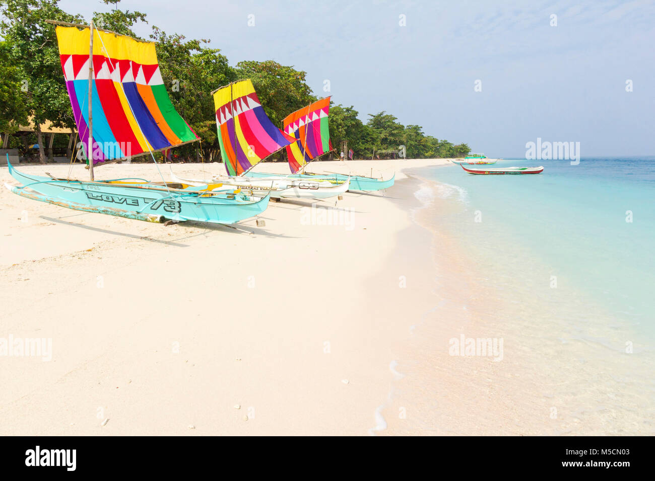 Colorful vintas at the pink beach of Sta Cruz Island in Zamboanga City ...