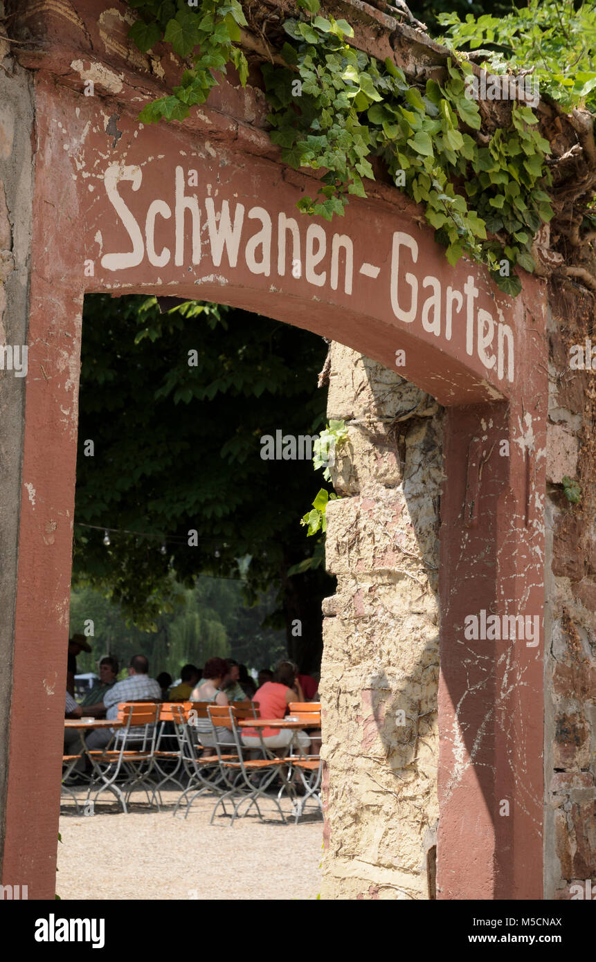 Schwanen garten hi-res stock photography and images - Alamy