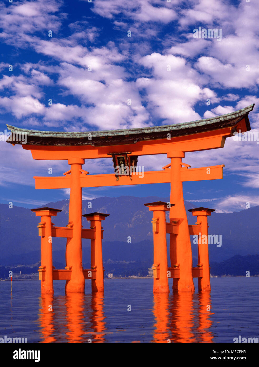 The floating Miyajima Torii gate of Itsukushima Shrine, UNESCO ...