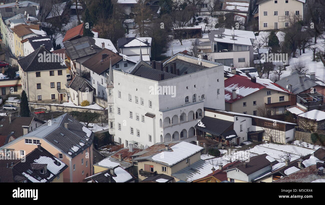 Schwaz Tirol Österreich Ausblick von Burg Freundsberg im Winter bei ...