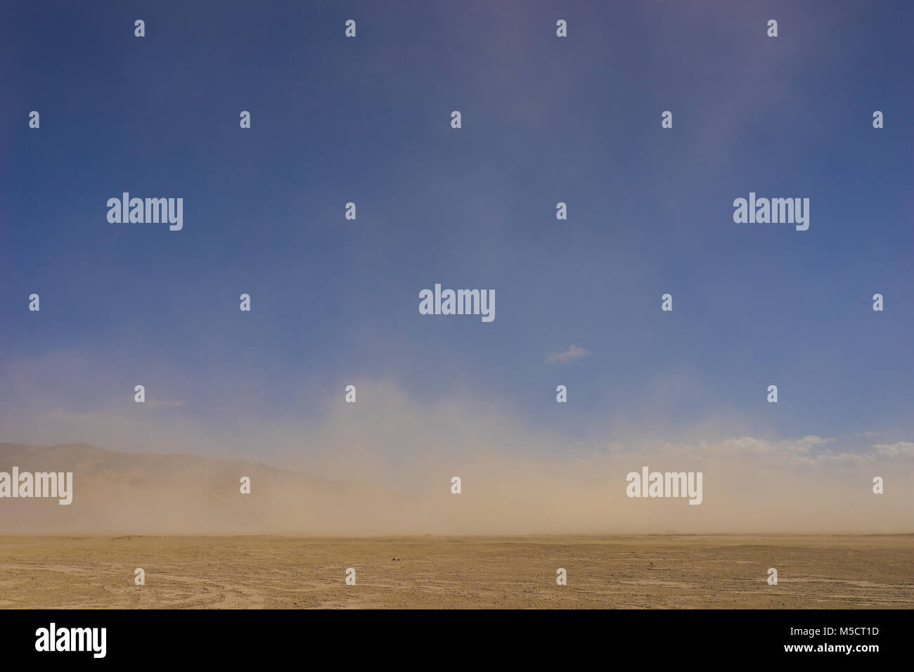 Dust storm in mojave desert hi-res stock photography and images - Alamy