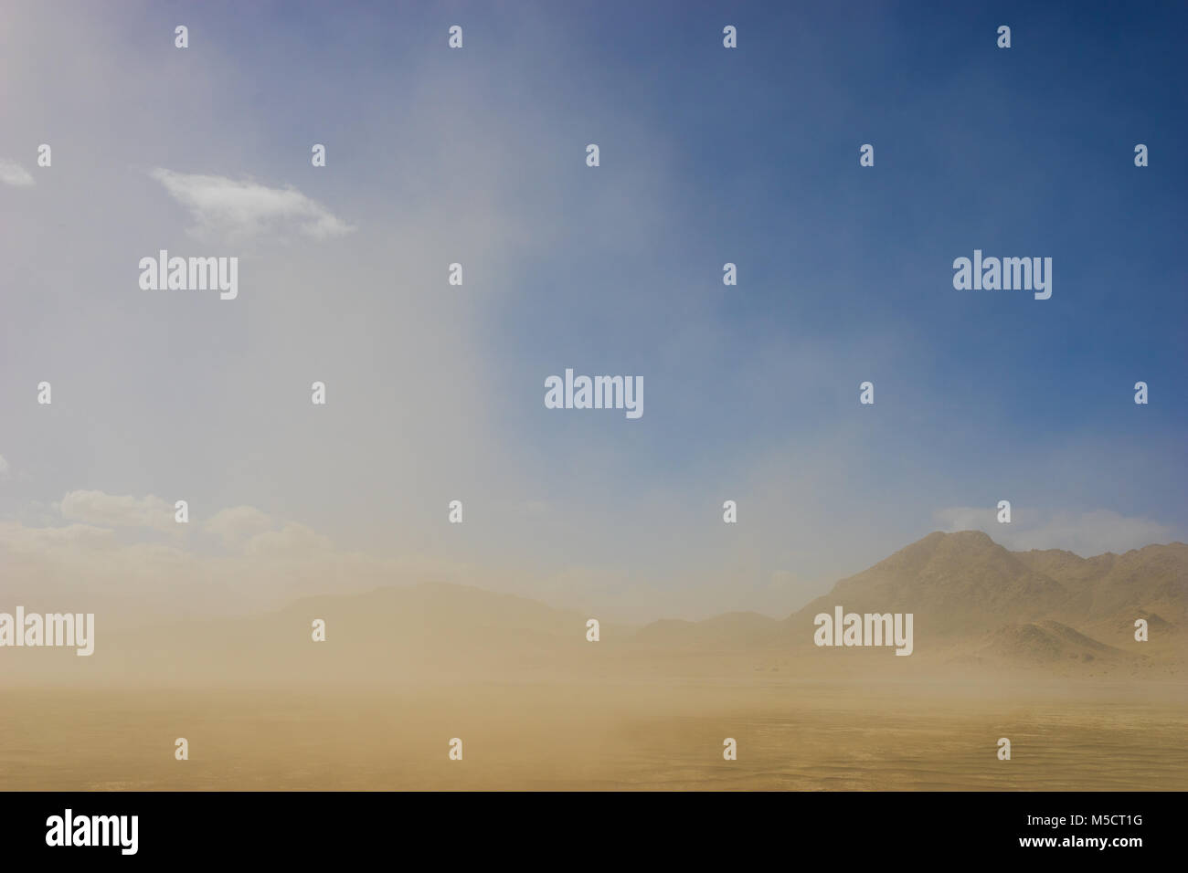 Sandstorm hi-res stock photography and images - Alamy