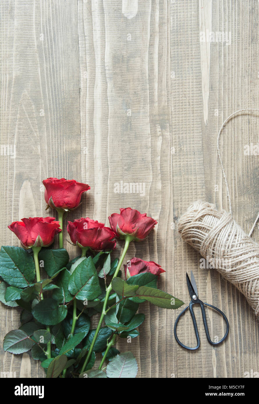 Red roses top view hi-res stock photography and images - Alamy