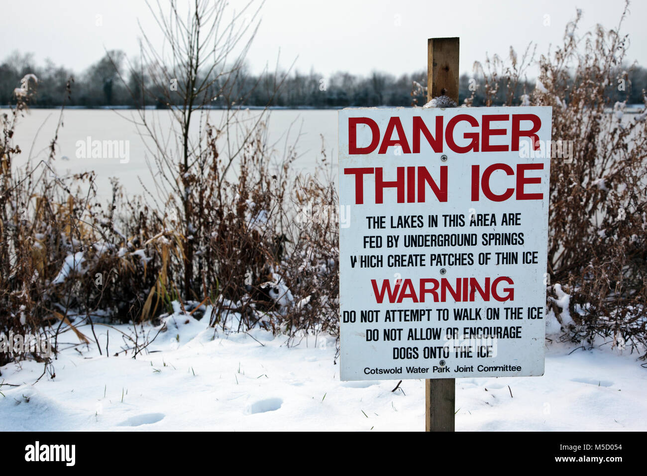 Danger Thin Ice warning sign next to a frozen lake at Neighbridge ...