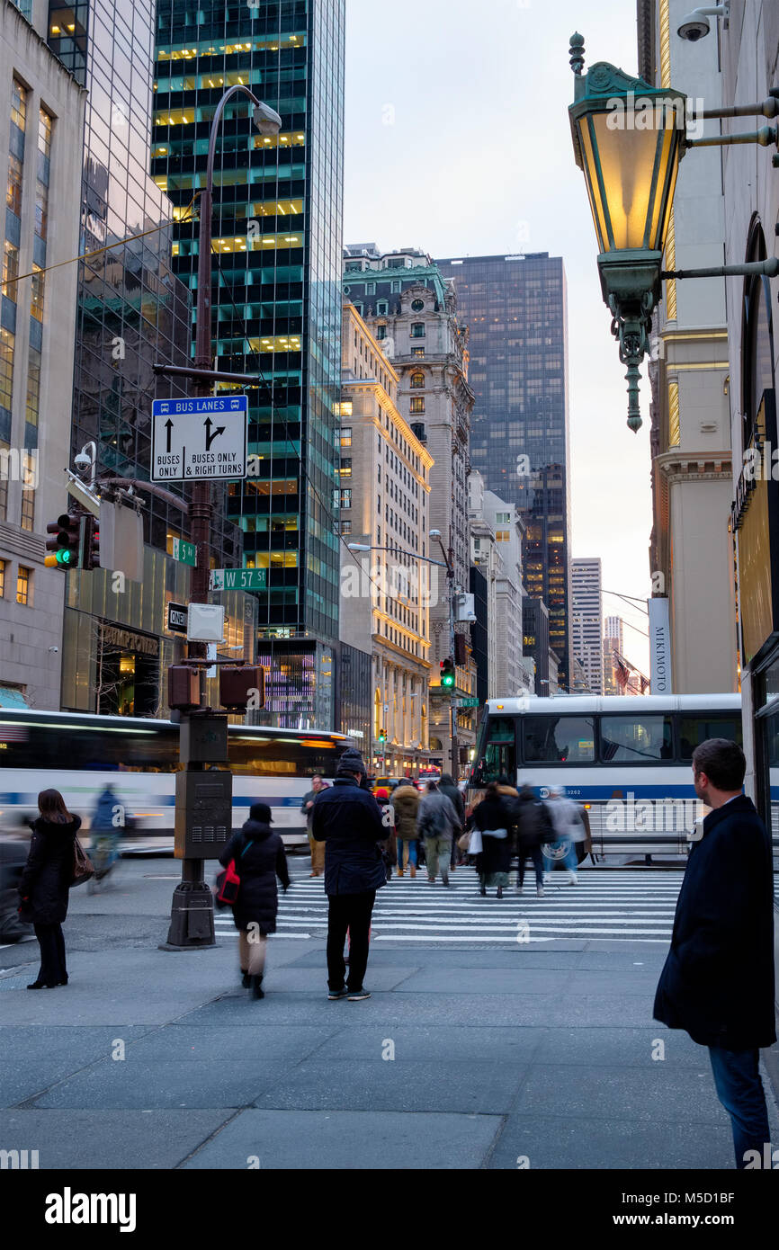 New york fifth avenue winter hi-res stock photography and images - Alamy