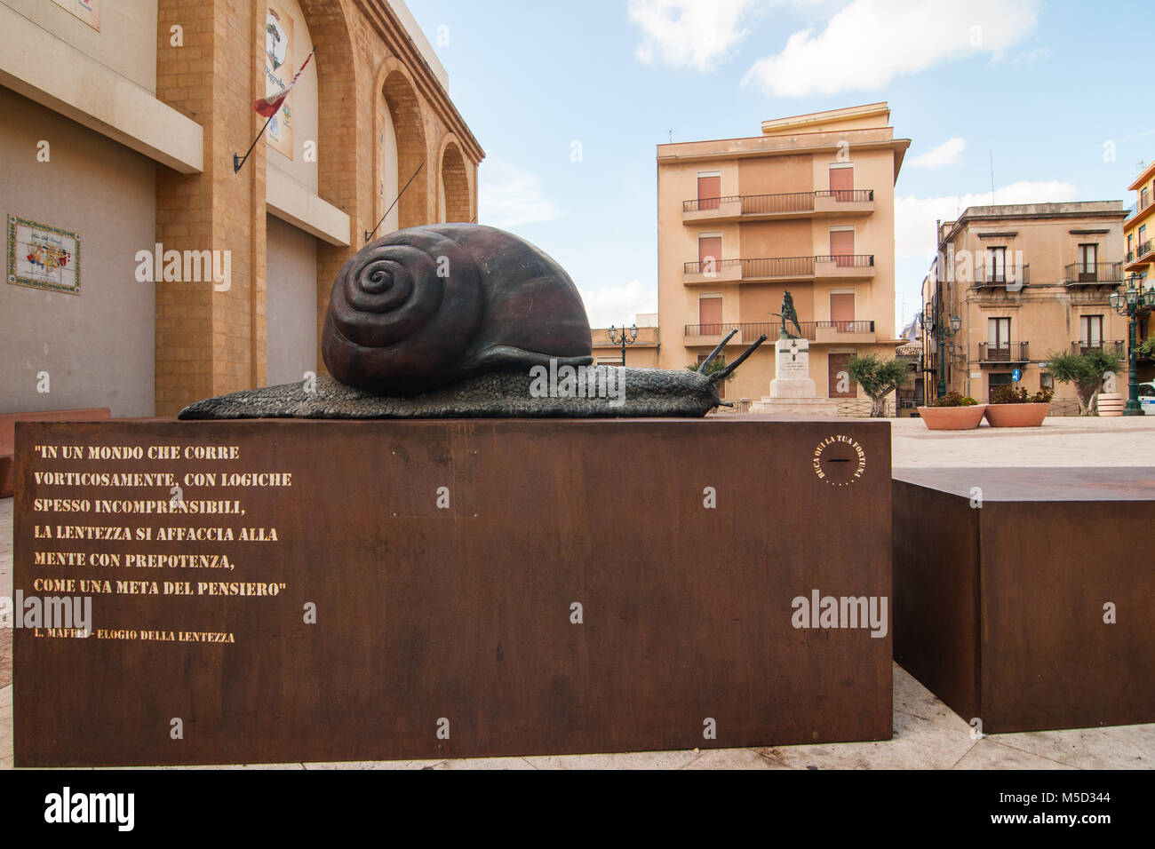 Medieval italian statue hi-res stock photography and images - Alamy