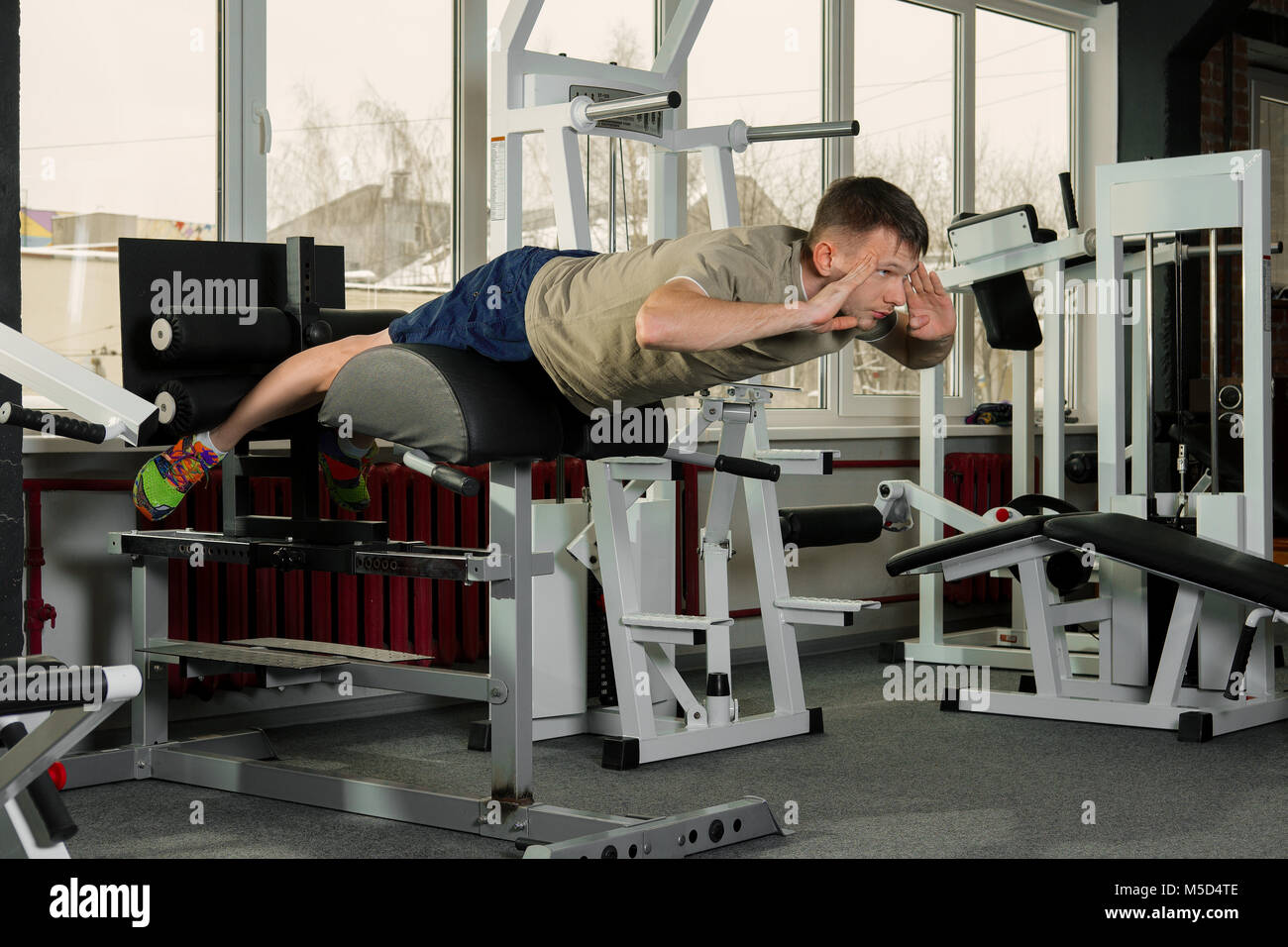 Abdominal crunch bench hi-res stock photography and images - Alamy
