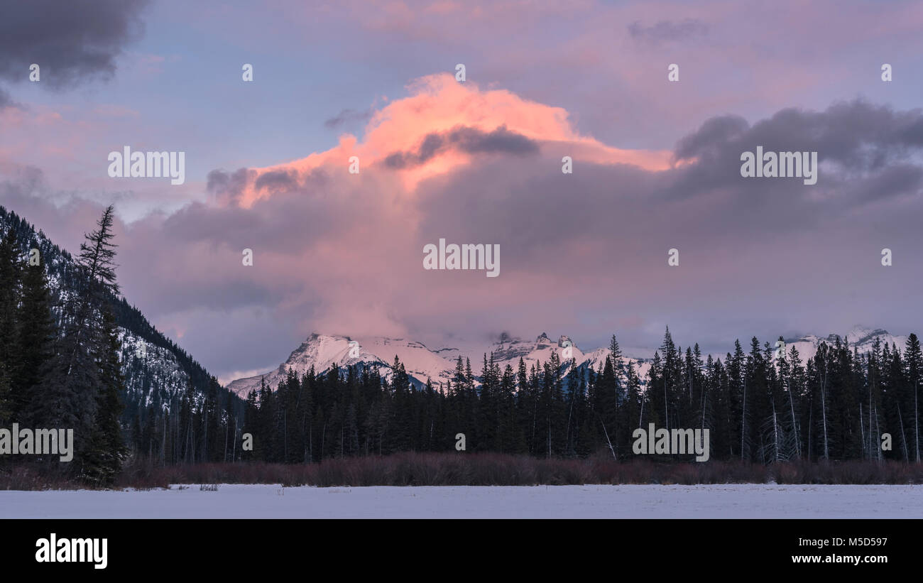 Vermillion lakes sunset hi-res stock photography and images - Alamy