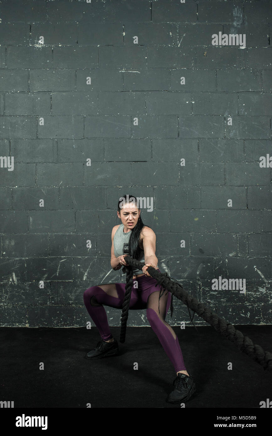 real people working out and lifting weights in an gym Stock Photo - Alamy