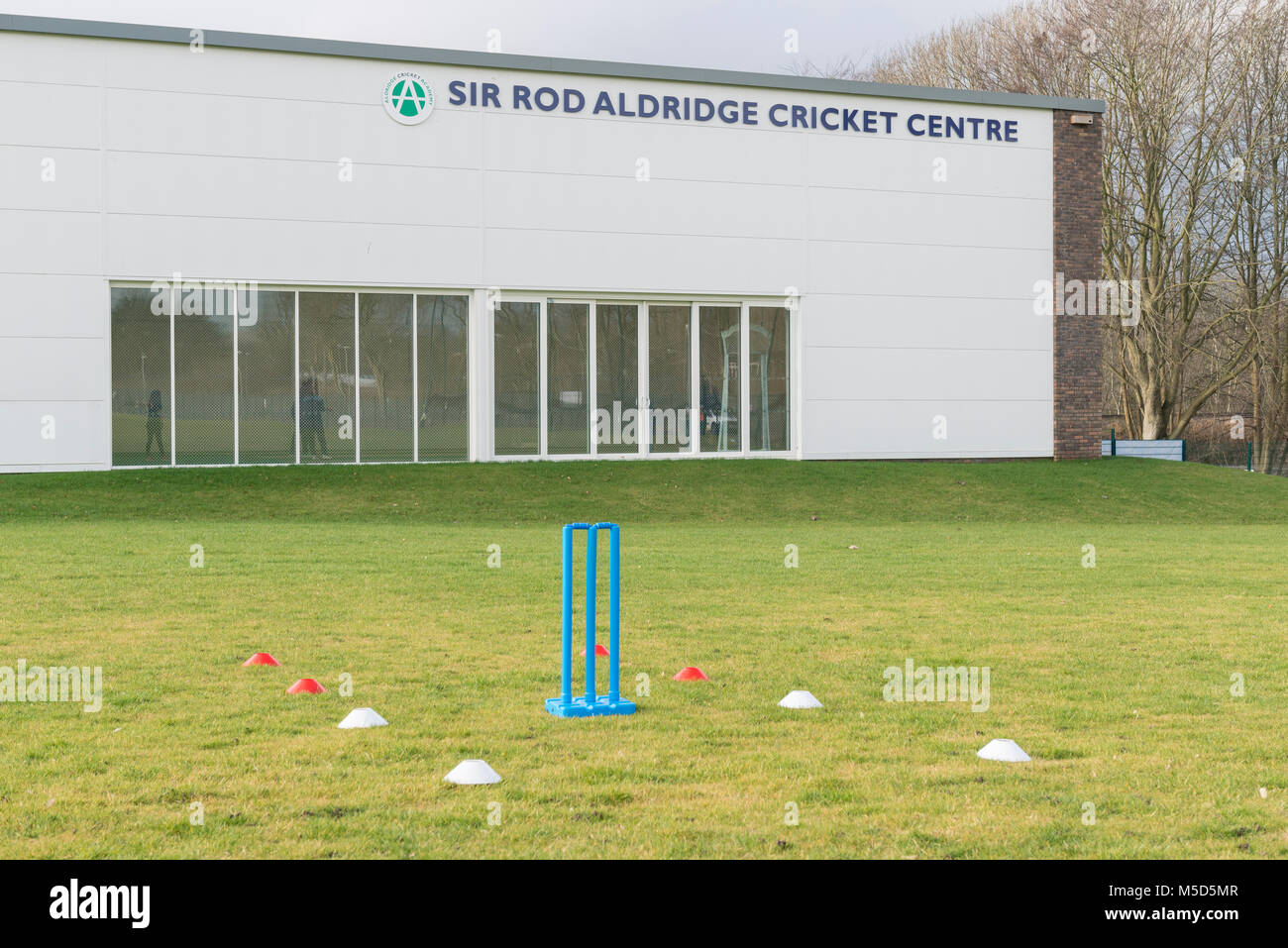 Cricket practice hi-res stock photography and images - Alamy