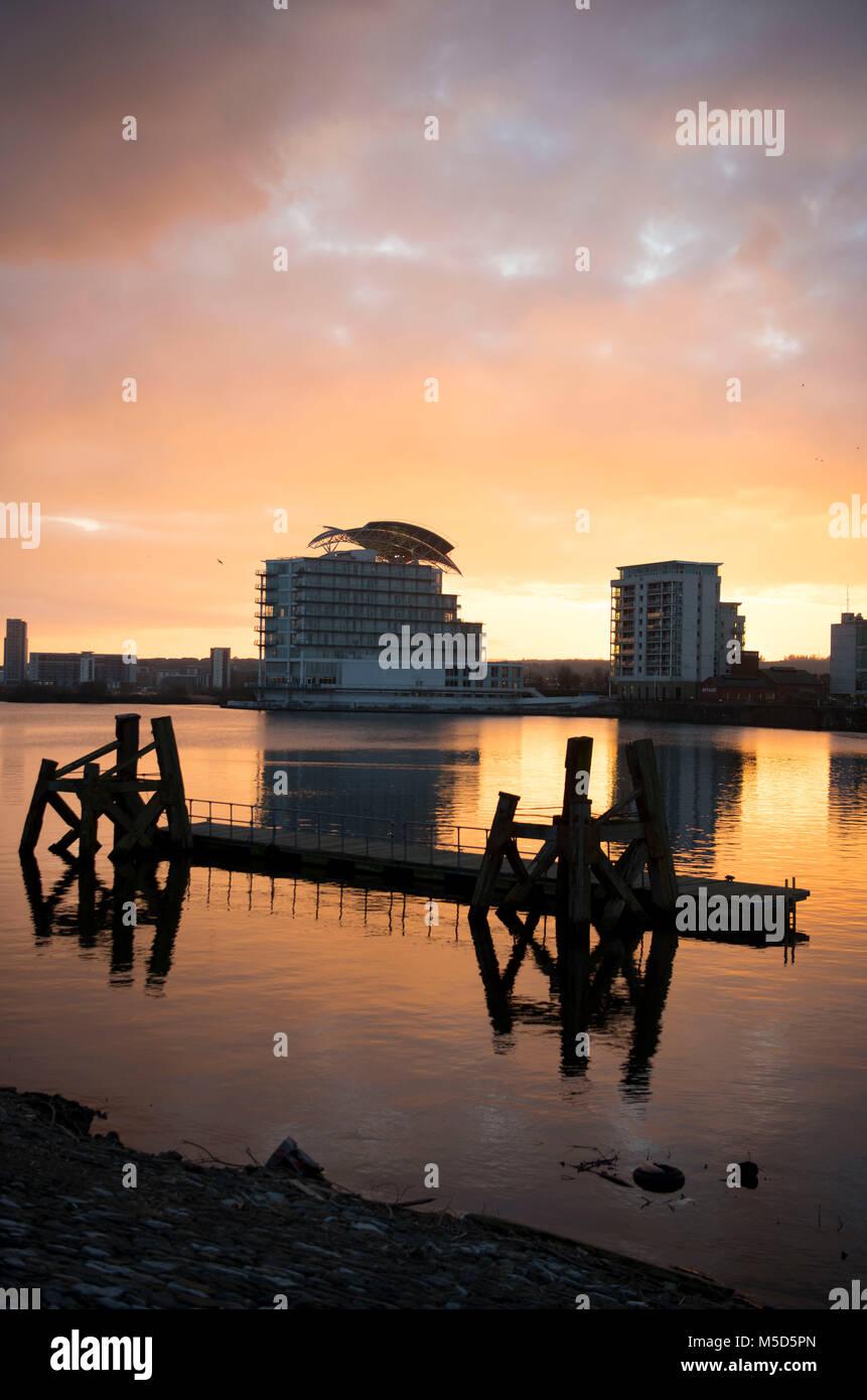 Cardiff bay at dawn hi-res stock photography and images - Alamy